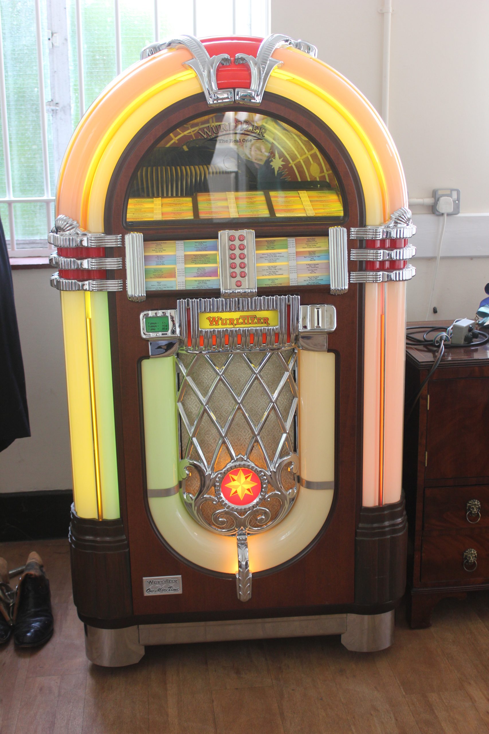 A Reproduction Wurlitzer Juke Box. – Ibbett Mosely Auctions